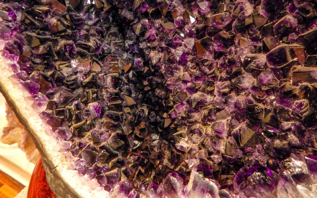 Deposits of amethysts of los catalanes gemological district - IUGS